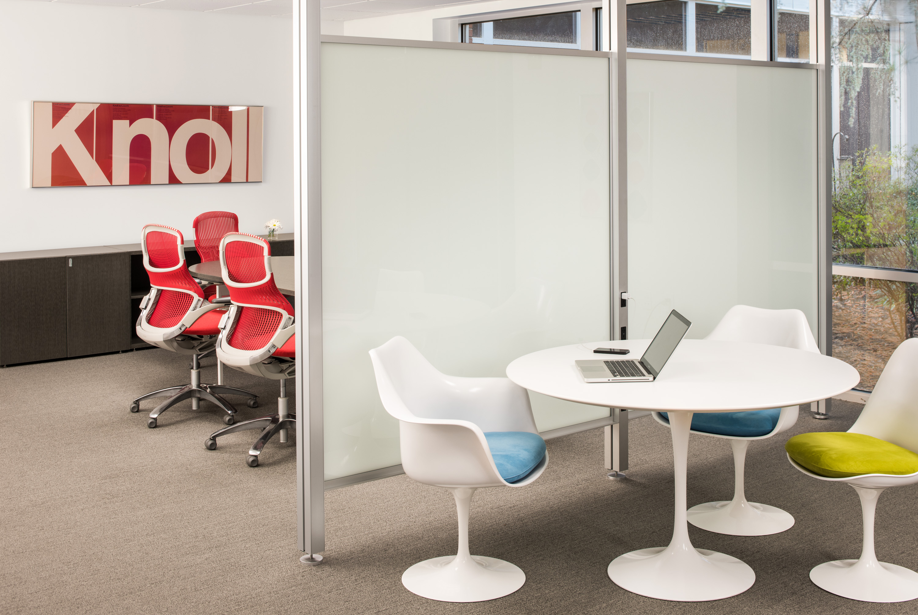 Tulip™ Arm Chair - Original Design | Knoll