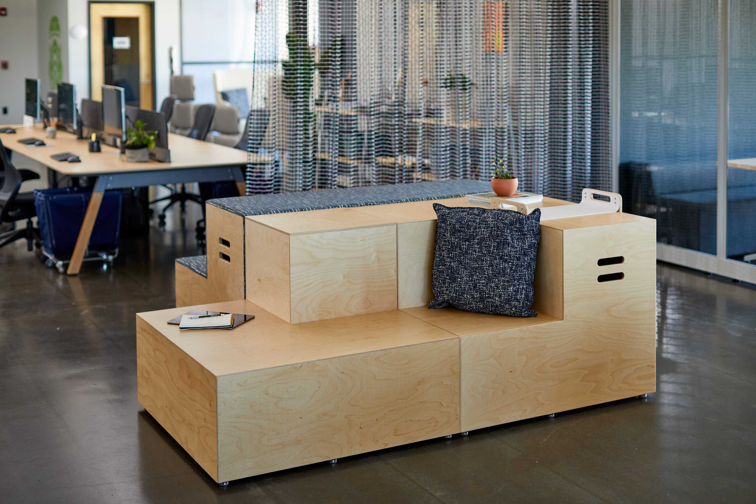 Rockwell Unscripted™ Steps | Knoll