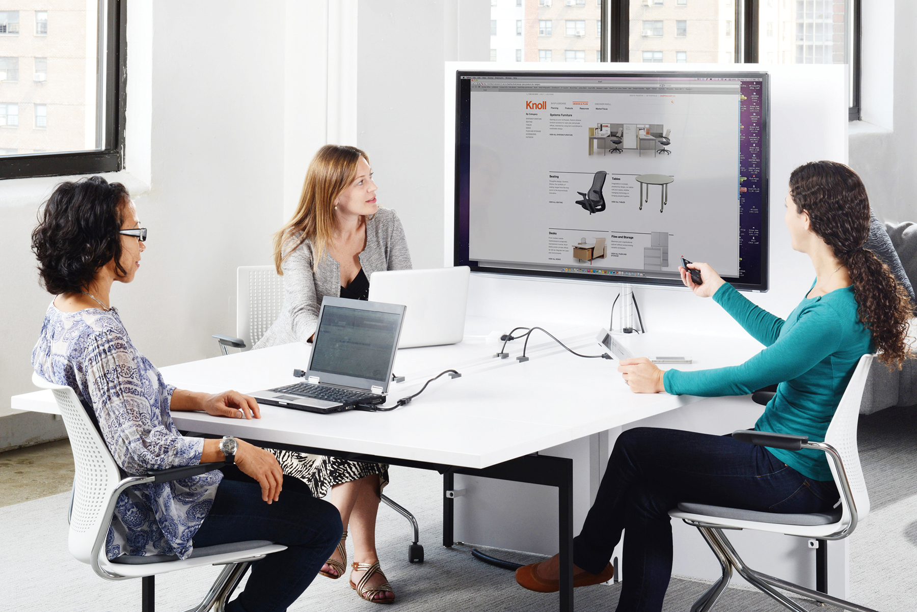 Antenna® Media Enclave | Knoll