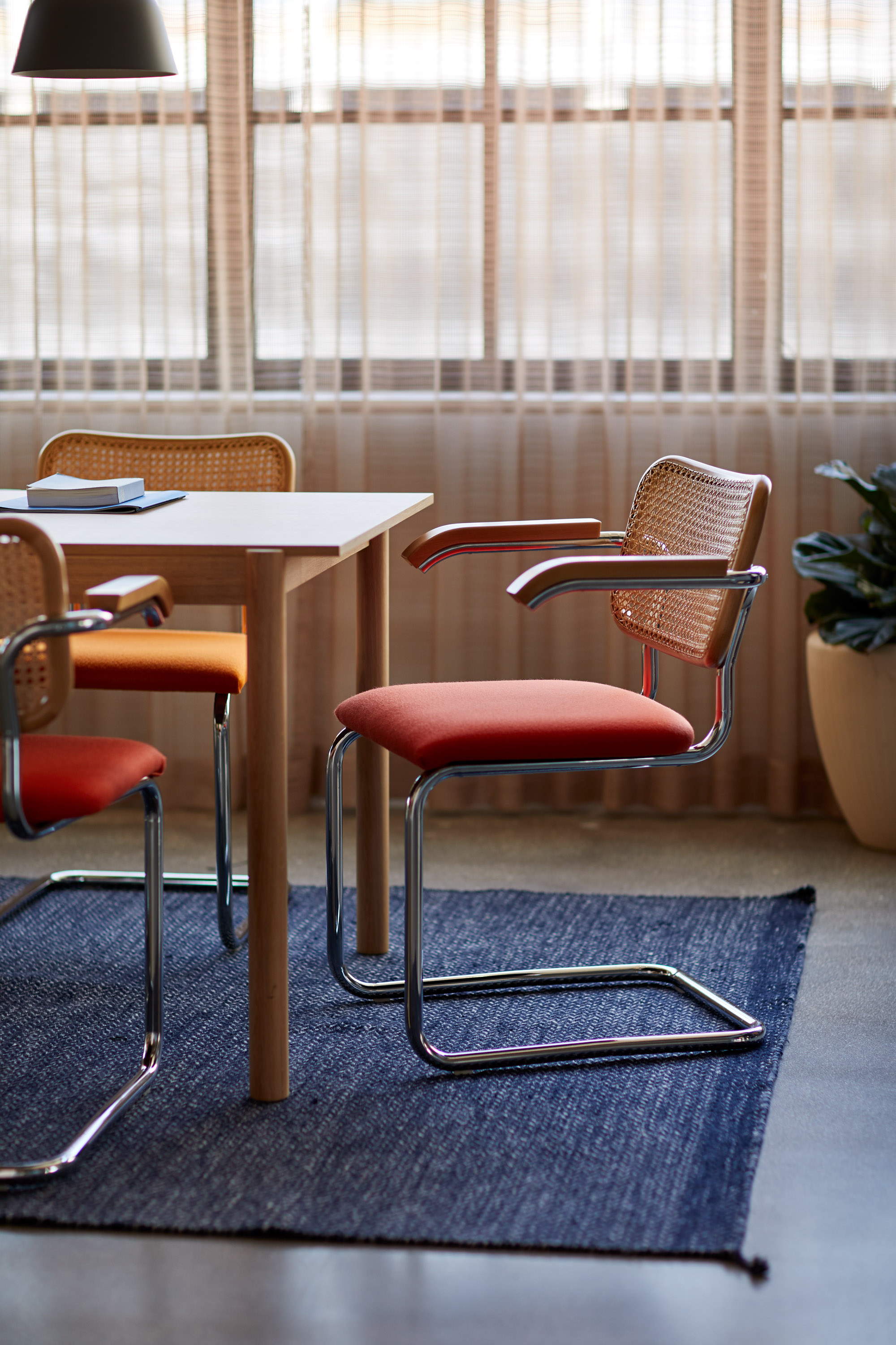 Cesca™ Chair | Knoll