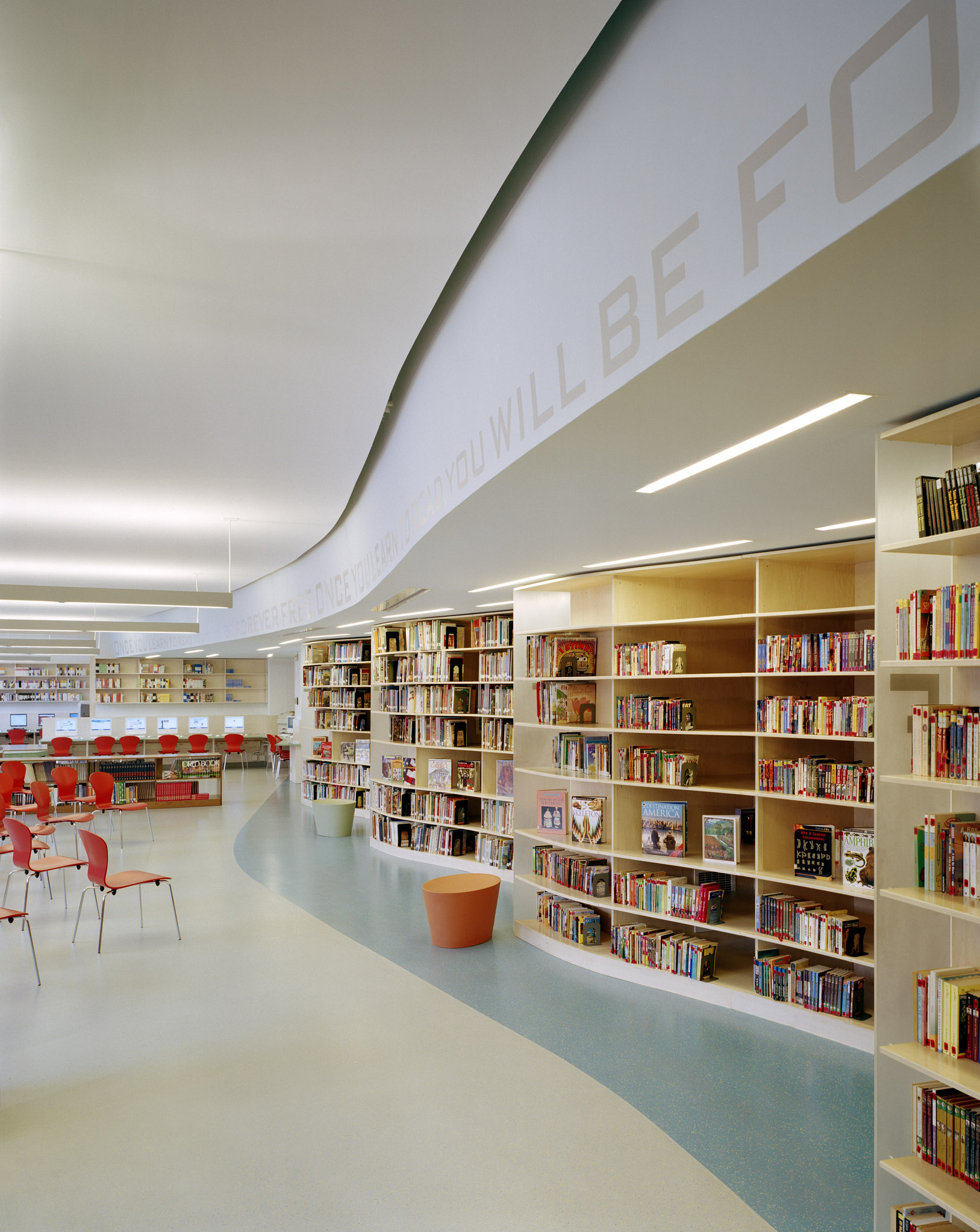 Sprite Stacking Chair | Knoll