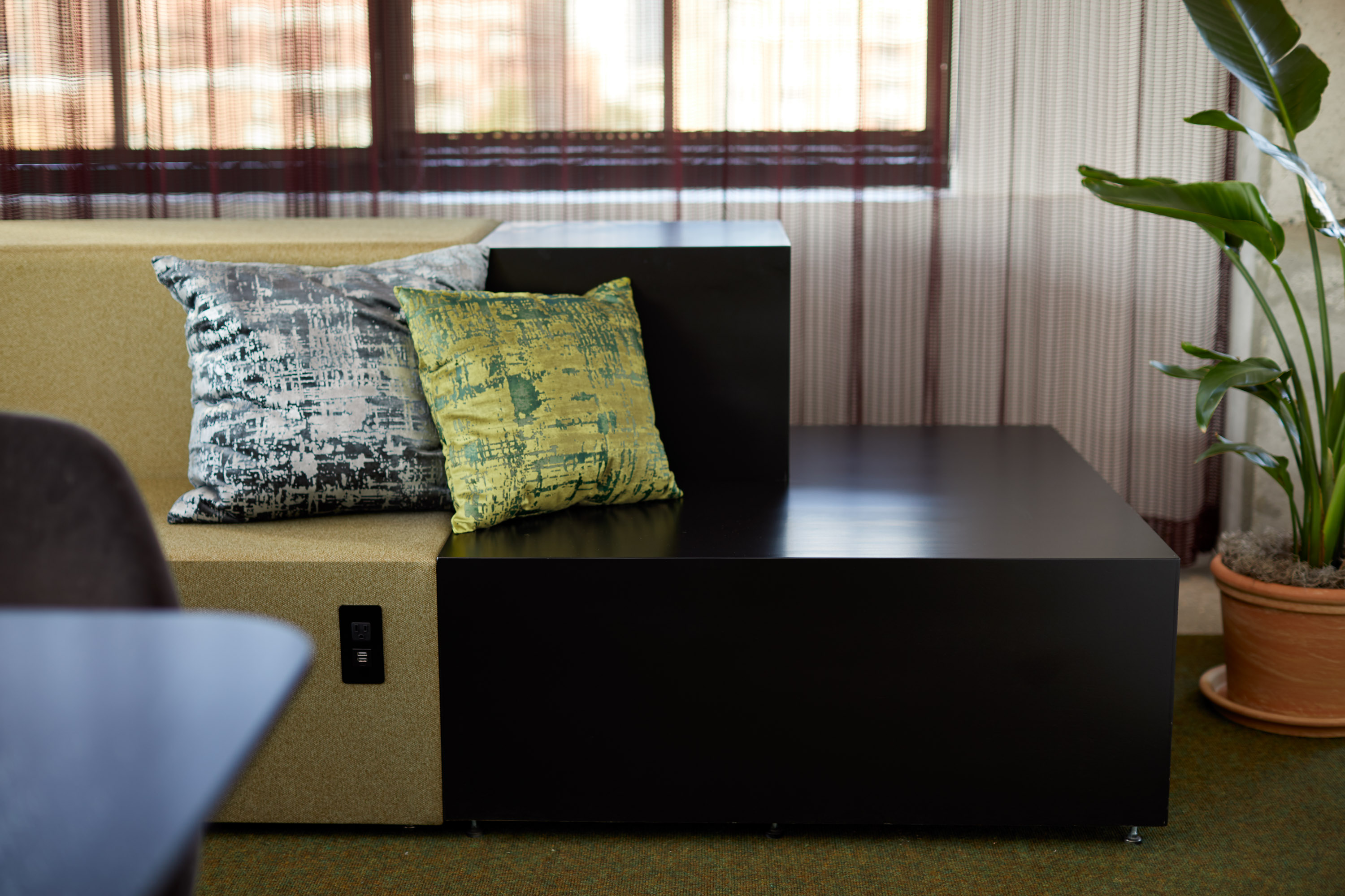 Rockwell Unscripted™ Steps | Knoll