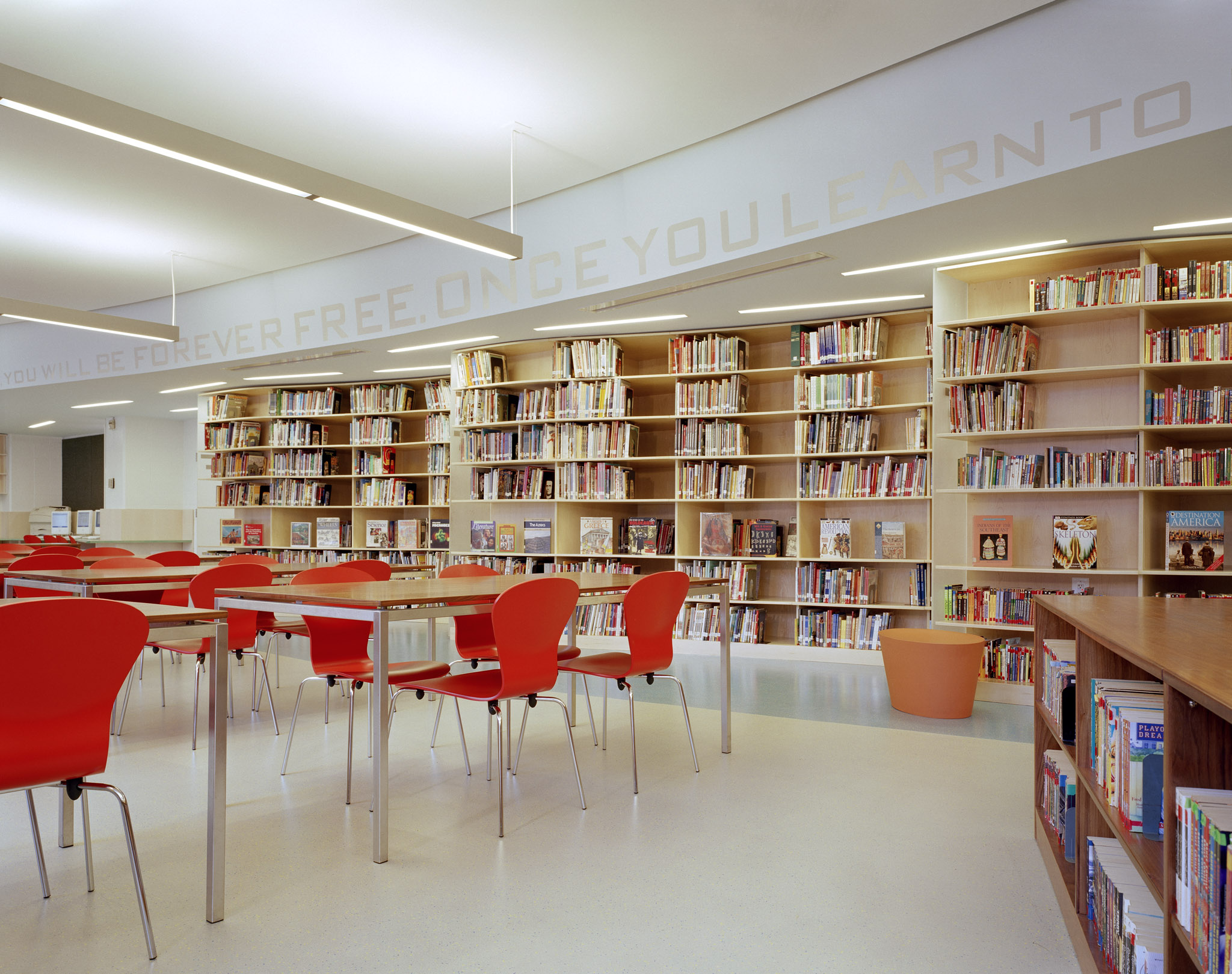 Sprite Stacking Chair | Knoll