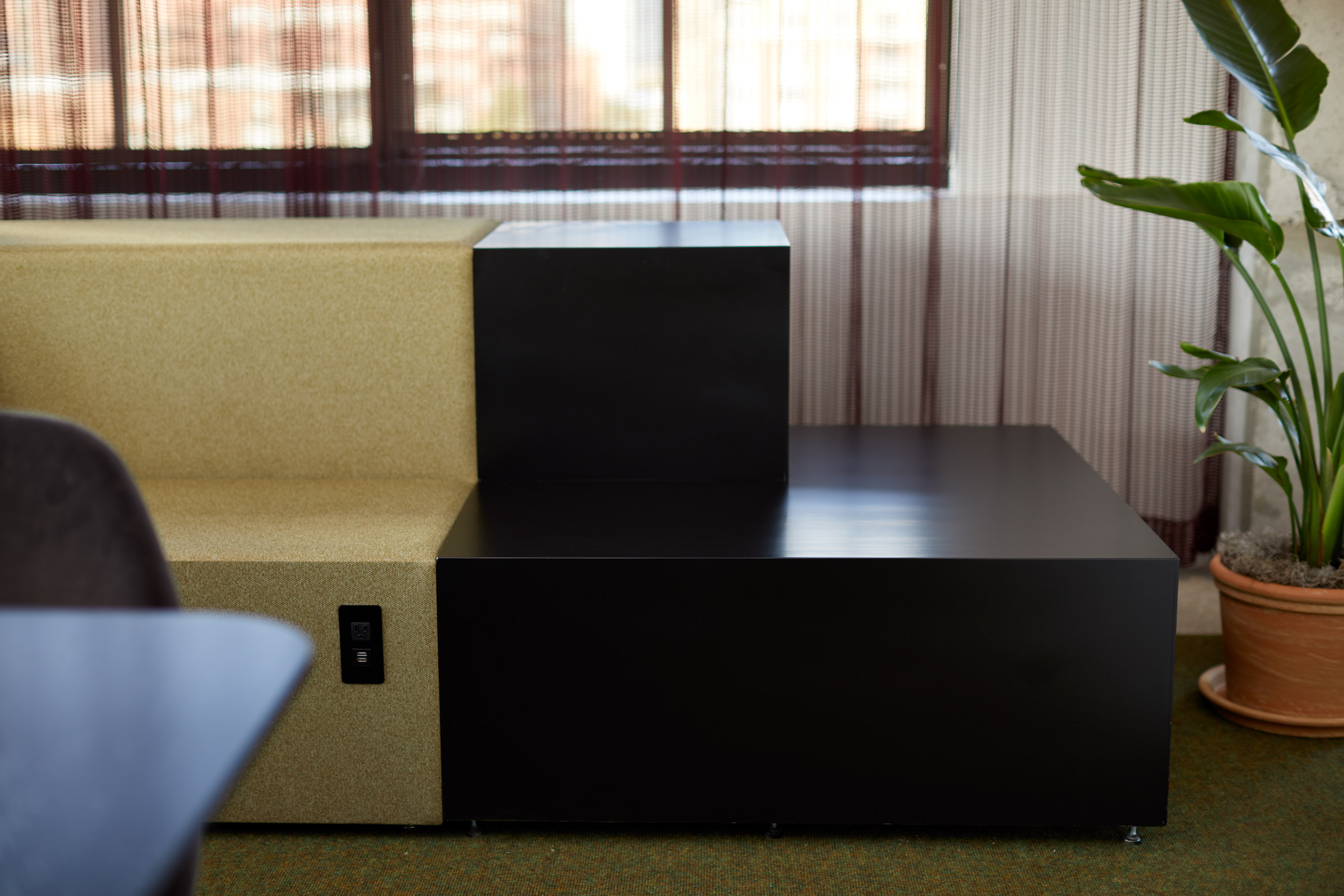 Rockwell Unscripted™ Steps | Knoll