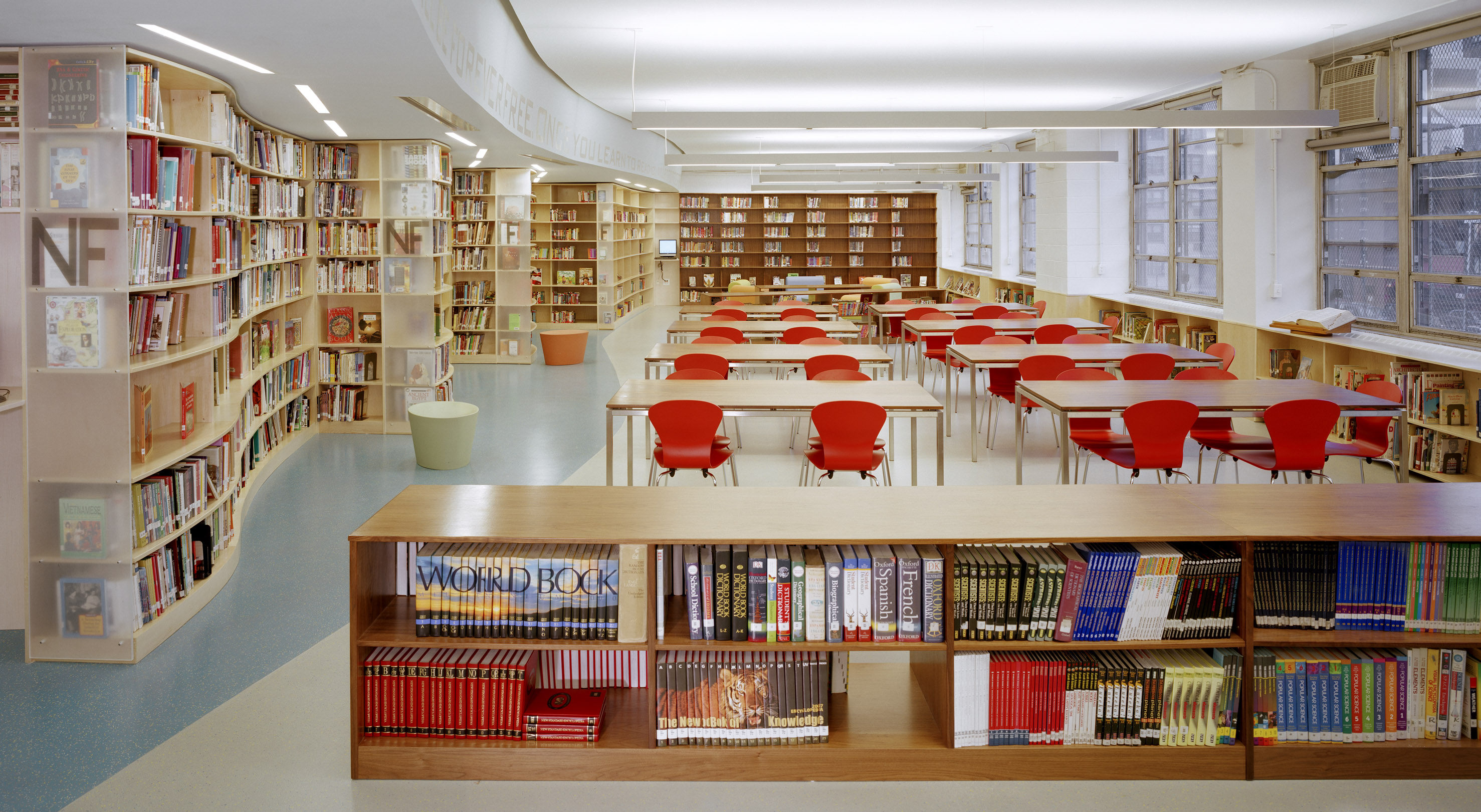 Sprite Stacking Chair | Knoll