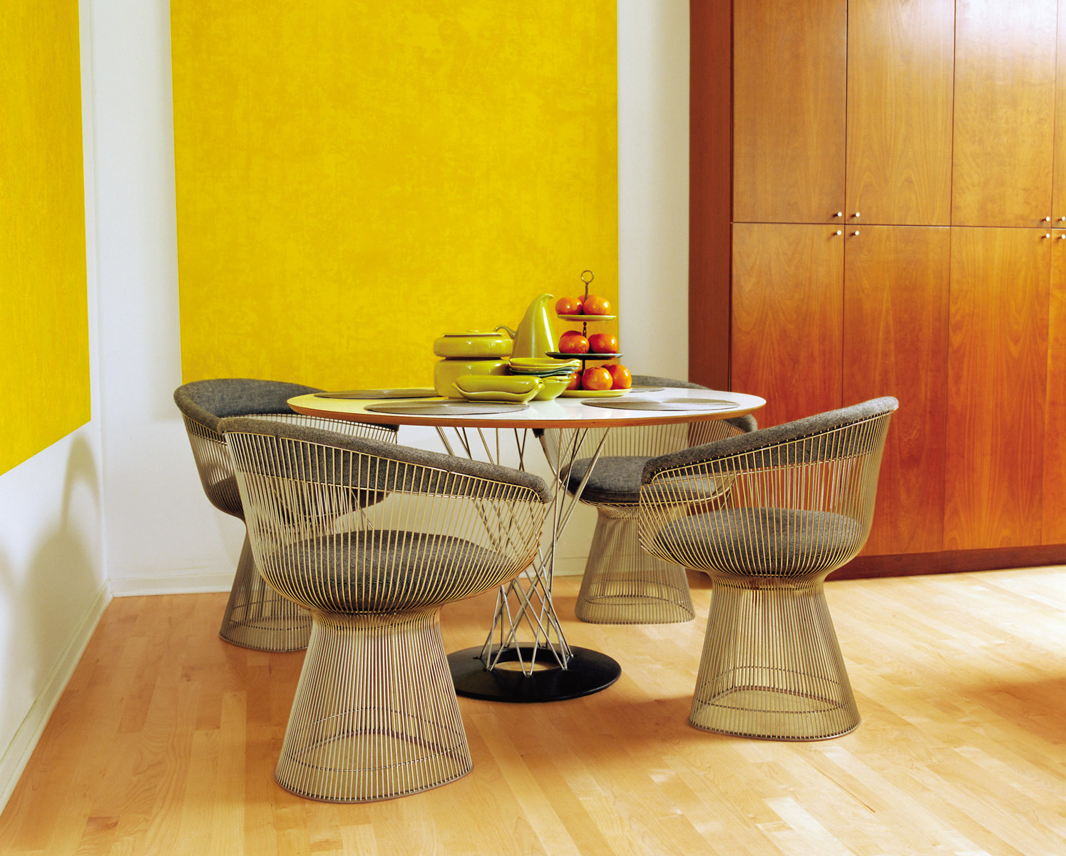 Cyclone™ Dining Table | Knoll