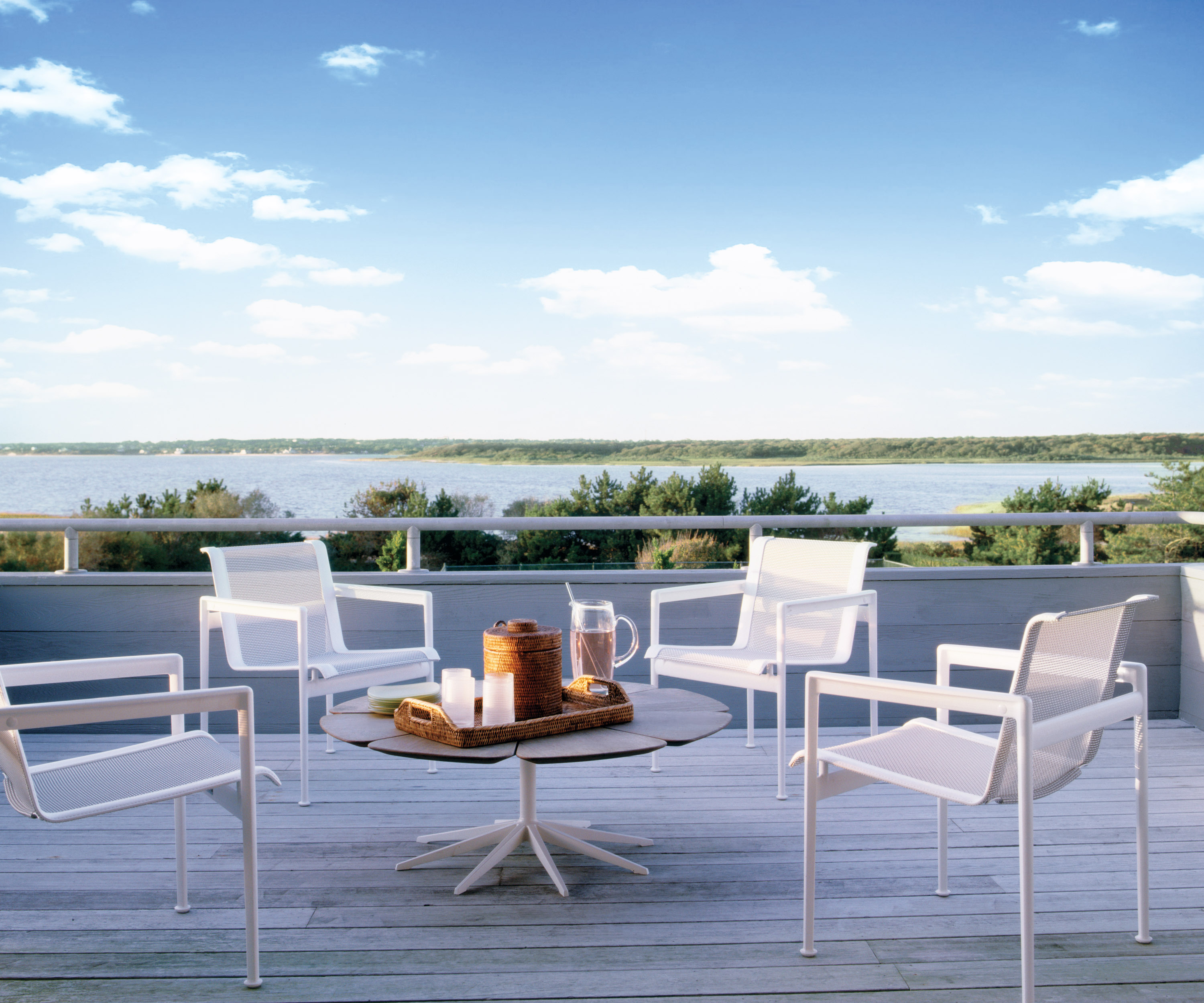 Petal® Coffee Table - Original Design | Knoll