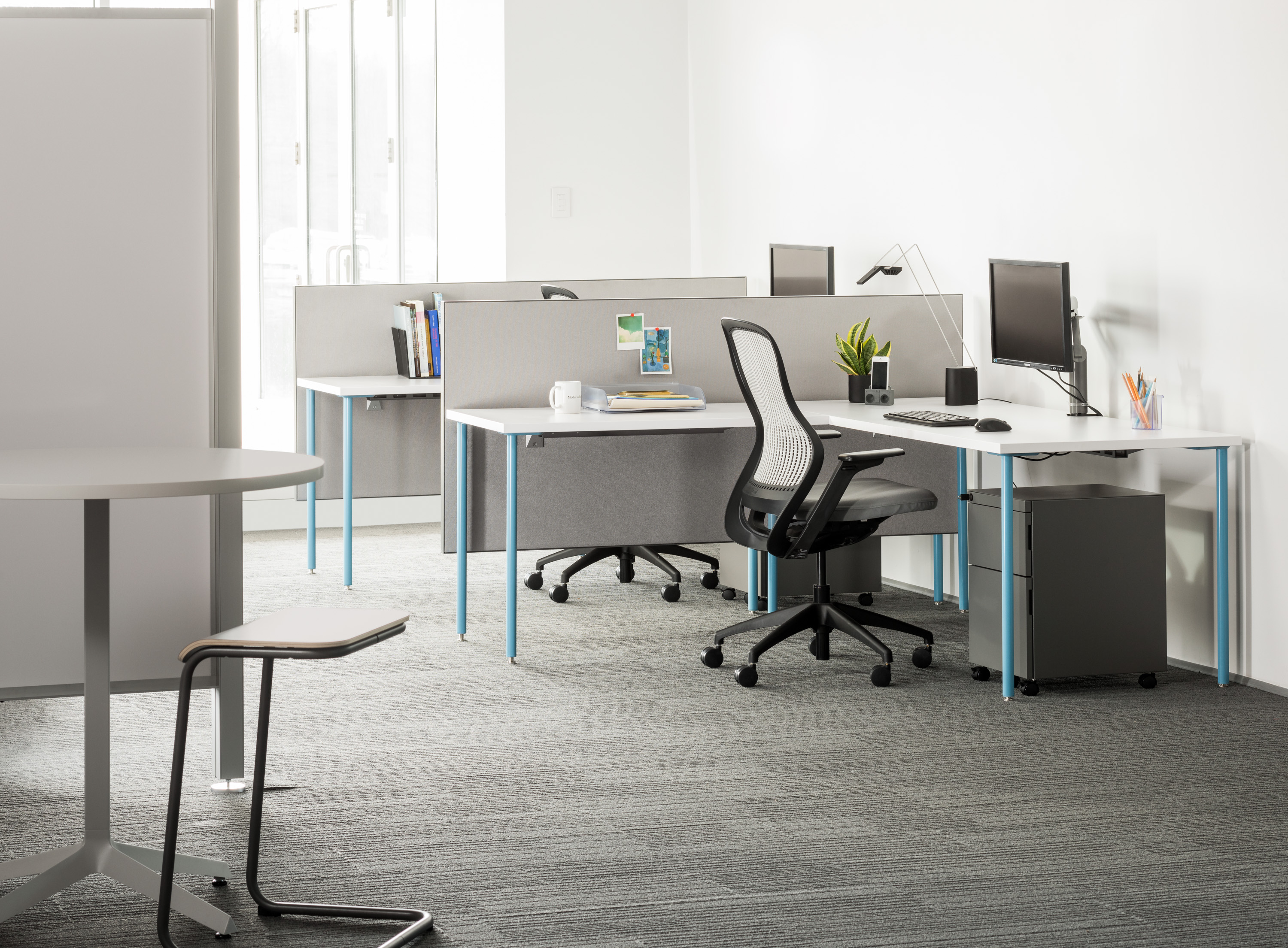 Antenna® Simple Tables | Knoll