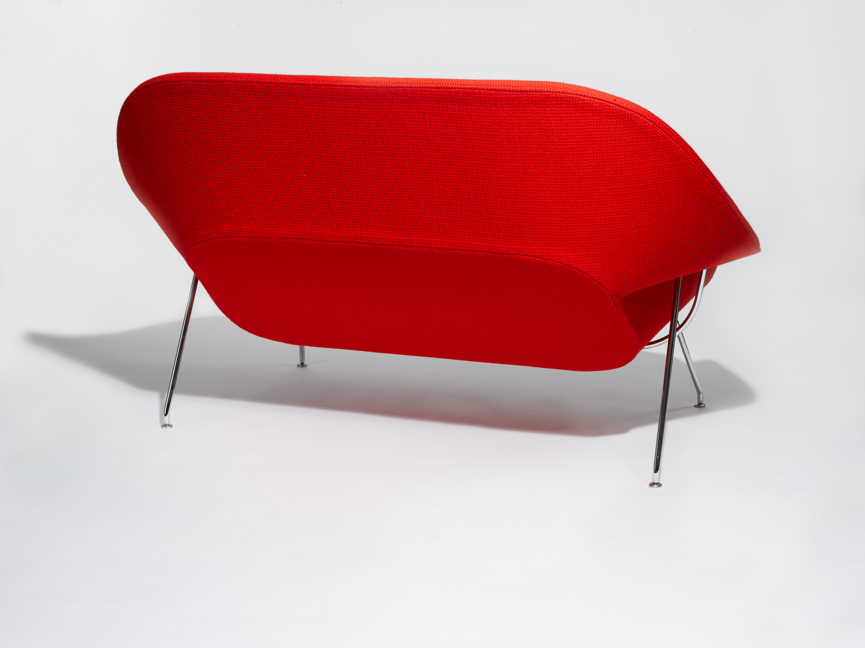 Womb™ Settee - Original Design | Knoll