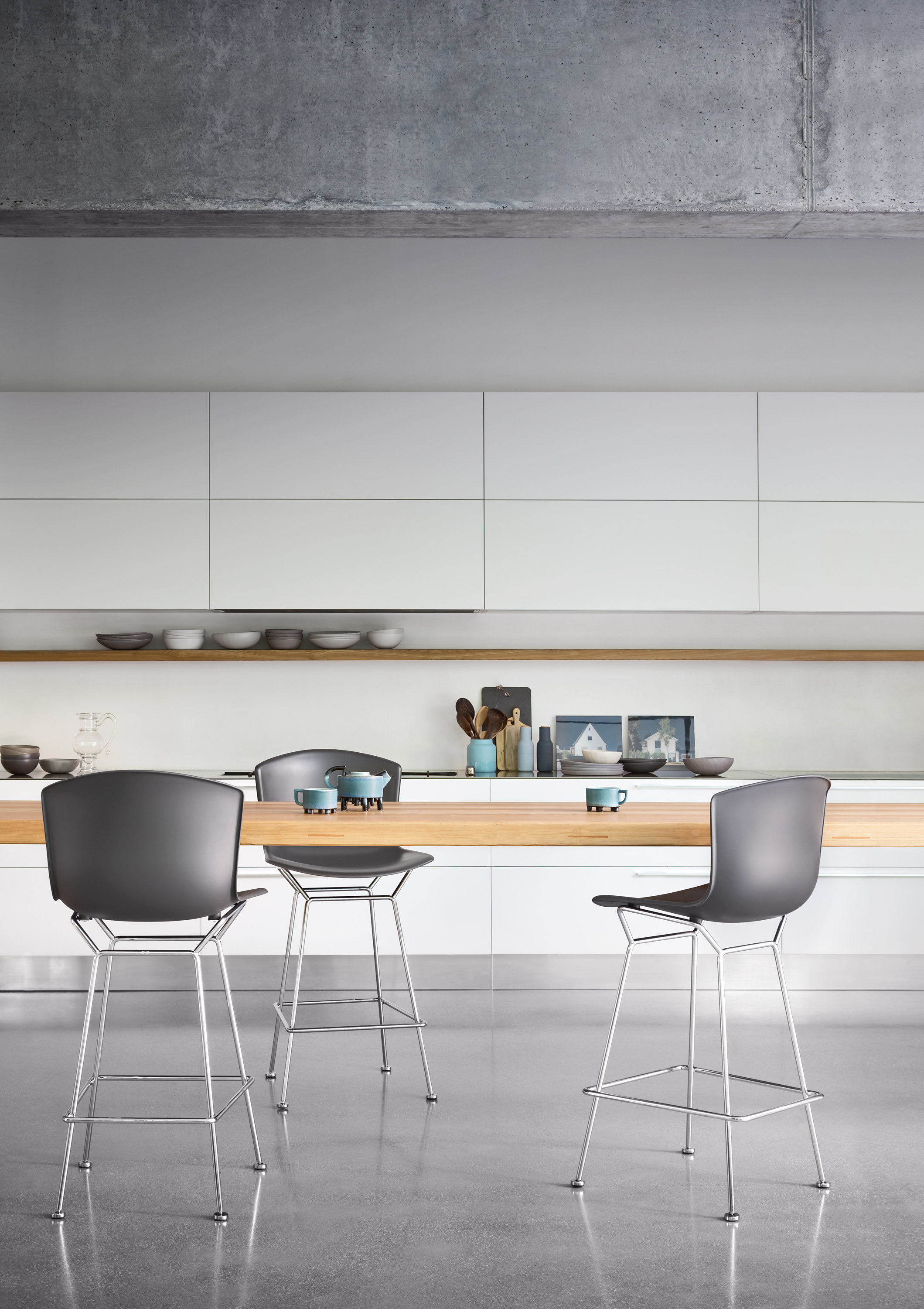 Bertoia Molded Shell Barstool - Original Design | Knoll