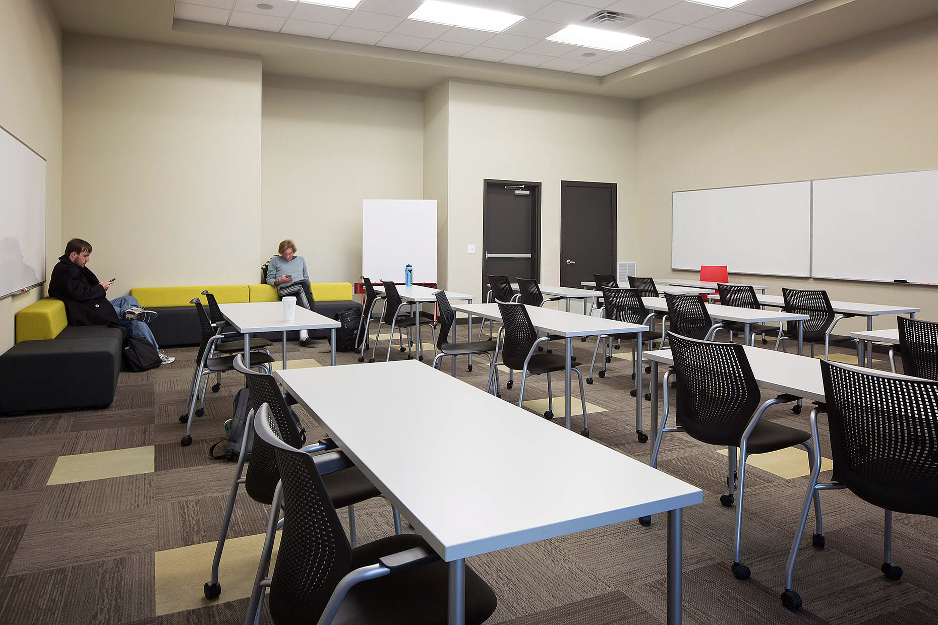 Antenna® Simple Tables | Knoll